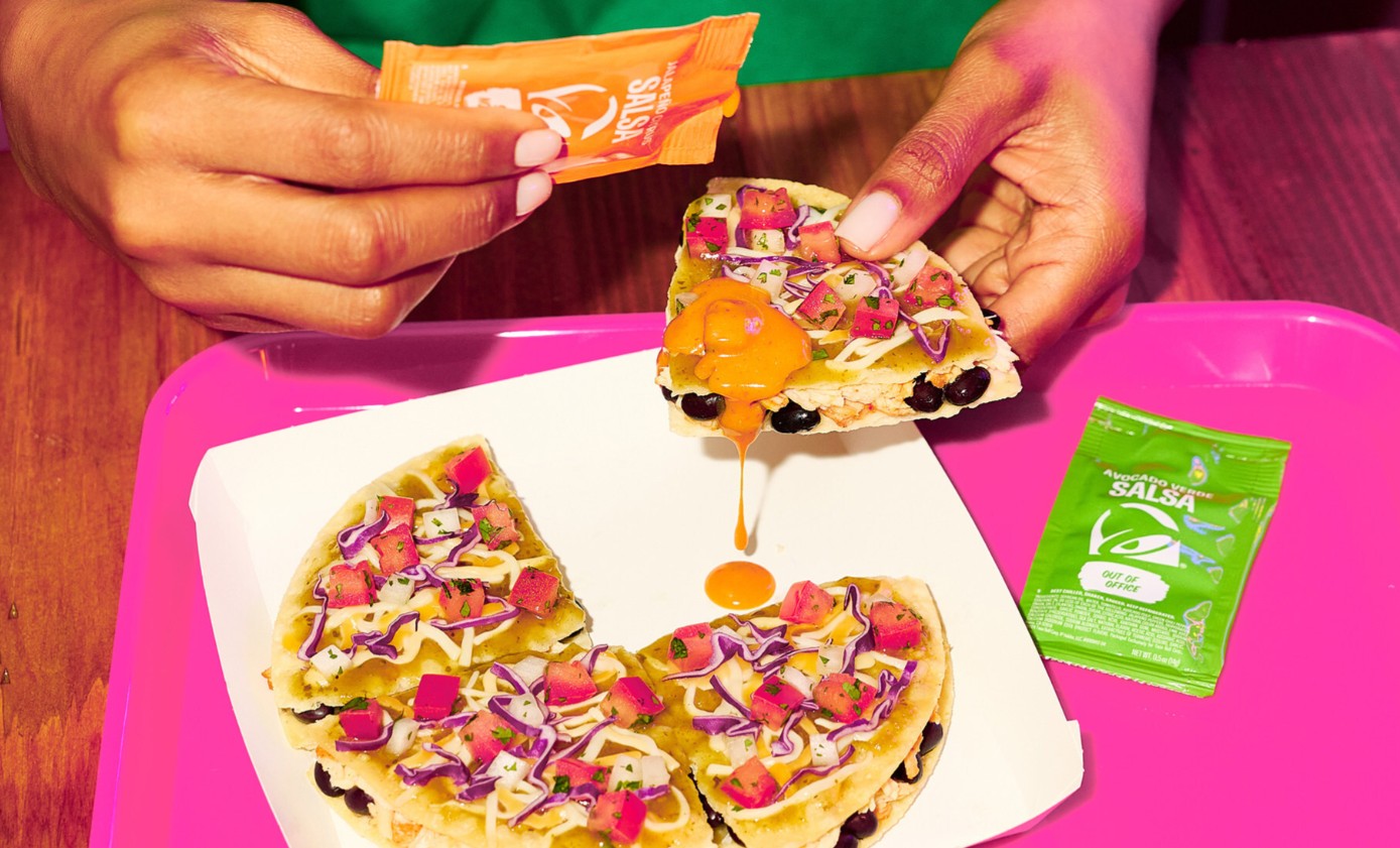 Spicy Food News: Taco Bell Adds Cantina Chicken Mexican Pizza, Brings ...